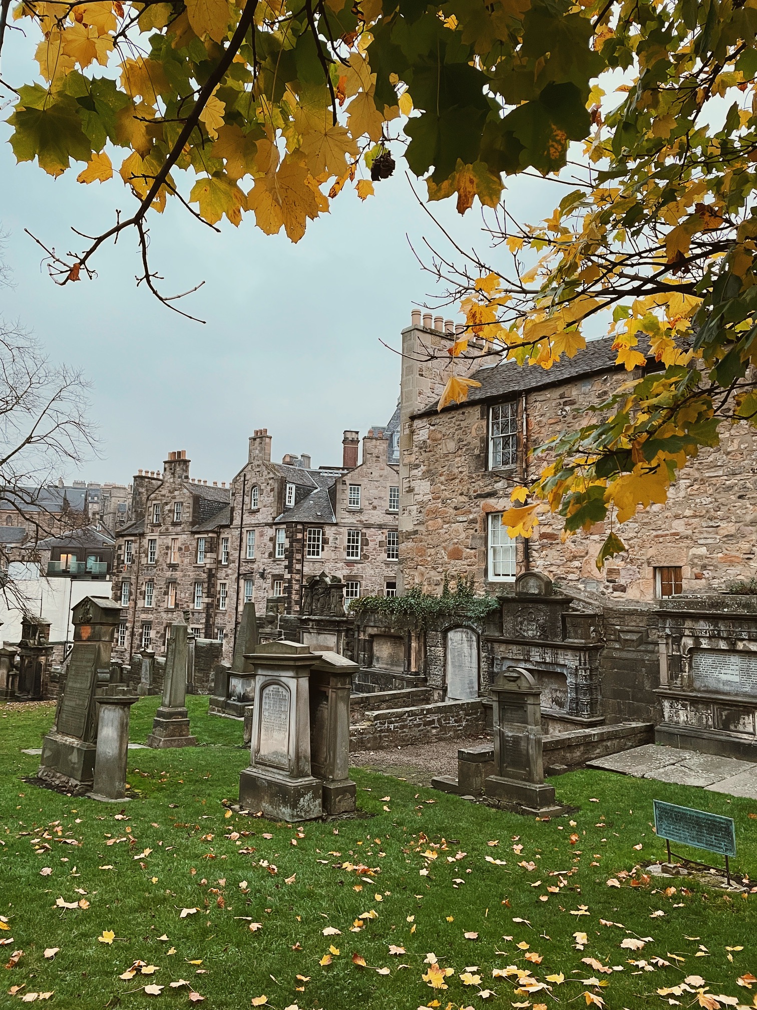 Gravestones & Streetlamps: Part IV of Our Time in Scotland – awefaring