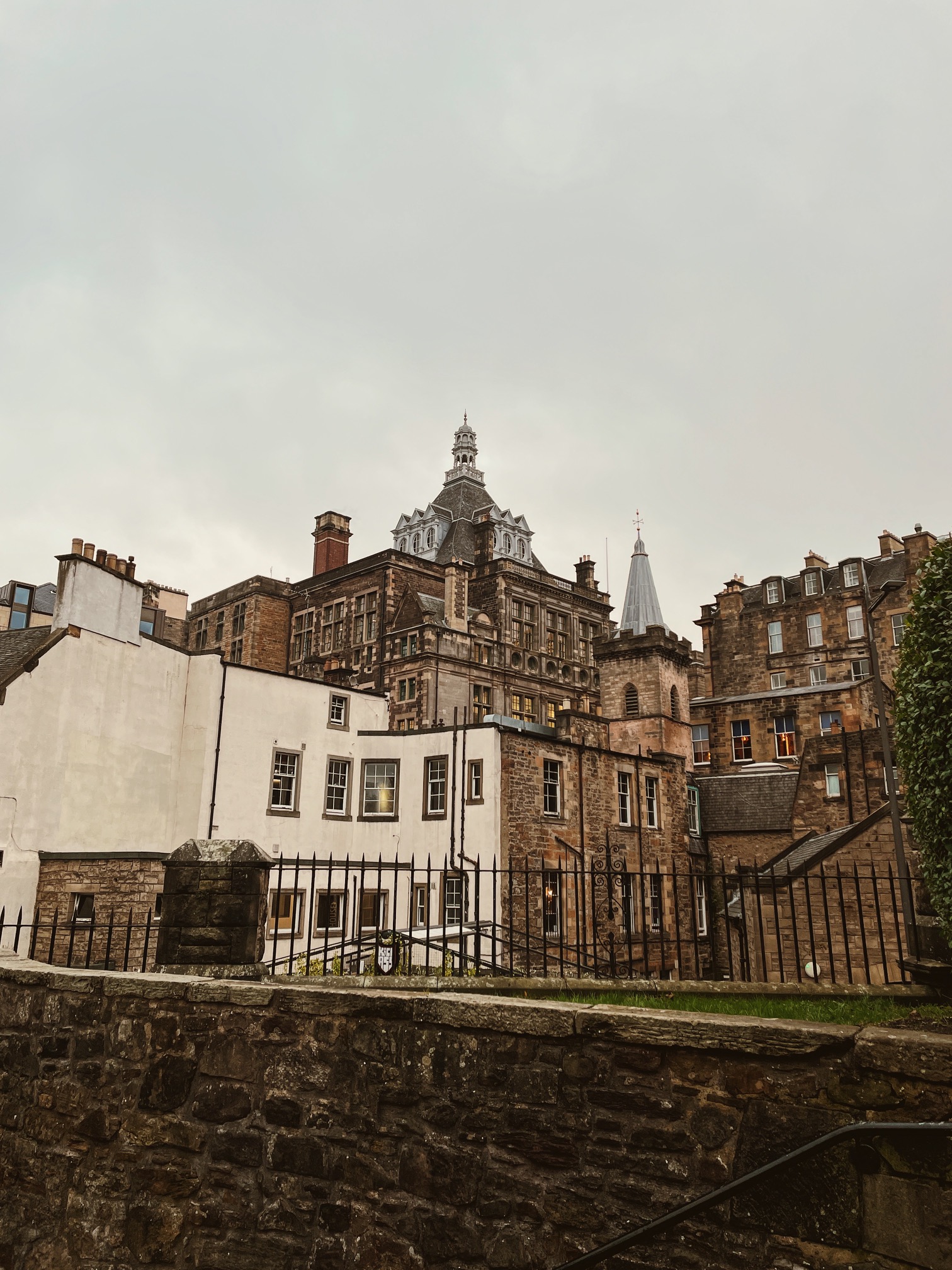 Gravestones & Streetlamps: Part IV of Our Time in Scotland – awefaring